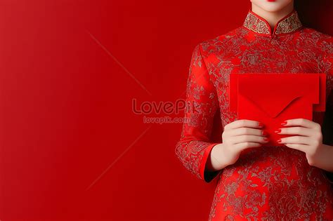 빨간 봉투를 들고 있는 소녀 사진 무료 다운로드 Lovepik