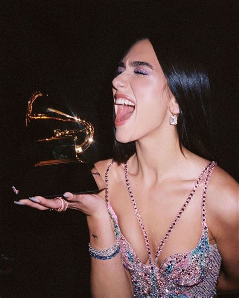 Dua Lipa Grammys 2021 Brackets Dentales Zapatos De Gala Harry