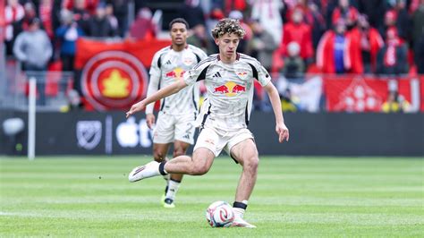 Fc Bayern Münchner Mit Starkem Interesse An Youngster Auch Real
