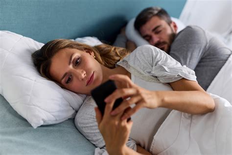 7 Signs Of Emotional Cheating That You Might Not Even Be Aware Of