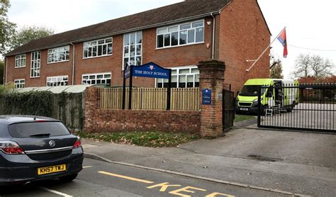 The Holt School Logo