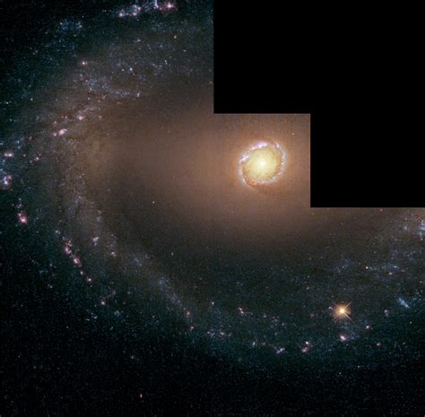 Wide View Of Ngc 1512 Esa Hubble