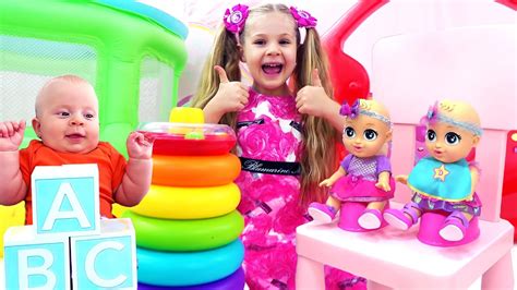 ديانا وروما يلعبان في غرفة ألعاب الأطفال ودمية الأطفال الجديدة Youtube