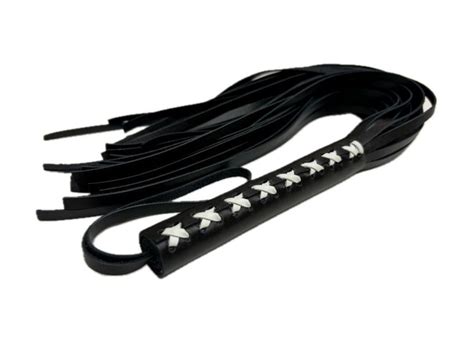 Кожаная плеть Sex Game с белым плетением на рукояти 57 см купить с доставкой по выгодным