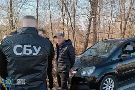 Троє прикарпатців отримали підозру за незаконне переправлення чоловіків до Румунії та Молдови