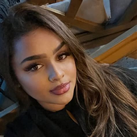 S H A M A R A V I C T O R I N E 🌴 18 Shamara • Threads Say More