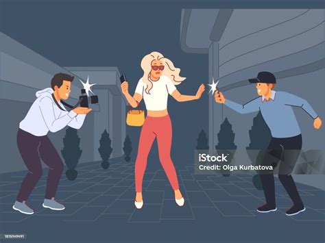 파파라치가 스타를 쫓고 있습니다 유명한 성격은 사진 기자로부터 도망가고 아름다운 연예인은 카메라 플래시 밤거리 만화 고립 된