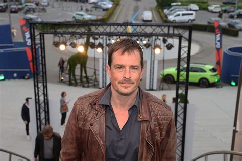 Gert Winckelmans Duikt Op In ‘thuis Als Mysterieuze Vince “ik Besef Dat Ik Mijn Twee Pollekes