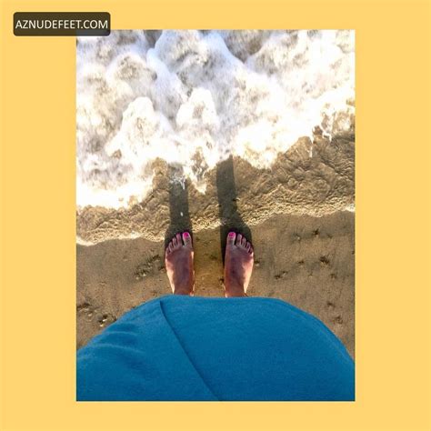 Zohreen Adamjee Feet Aznudefeet
