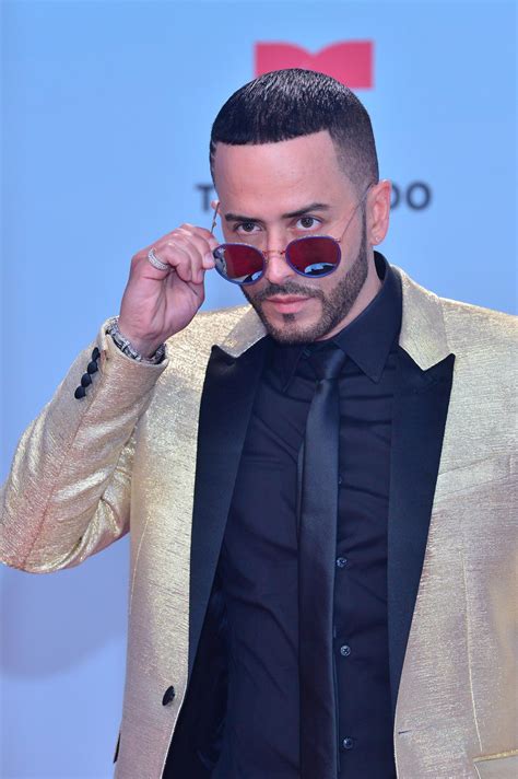 ¿cuánto Mide Yandel