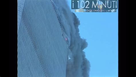 Denease Conley Che Aiuta I Vigili Del Fuoco Ad Entrare Nella Torre