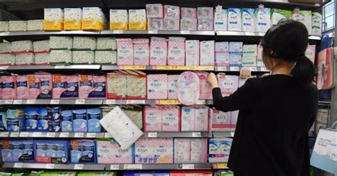 면·유기농 제품 없어서 못 팔아 생리대 공포증에 떠는 여성