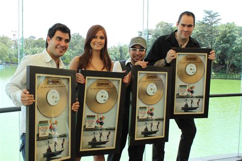 музика Sandoval Recibe Disco De Oro