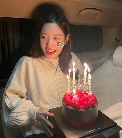 220101 Jung Chae Yeon Pasteleria Foto Cumpleaños