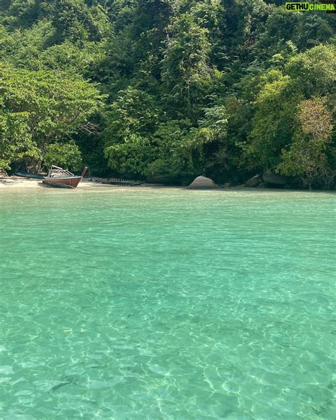 Park Ye Eun Instagram 뮤트 프리다이빙 투어 Day 1 첫 날부터 함께 한 대왕 뾰루지 바다 색 미쳤음