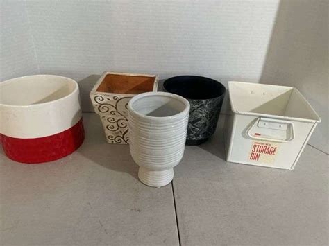 Assorted Planters Auction Ohio