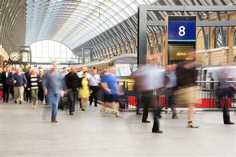 런던 열차 튜브 관측소 희미함 직원관리 사조 In 눈비녀골풀 시간 거리에 대한 스톡 사진 및 기타 이미지 거리 걷기 군중 Istock