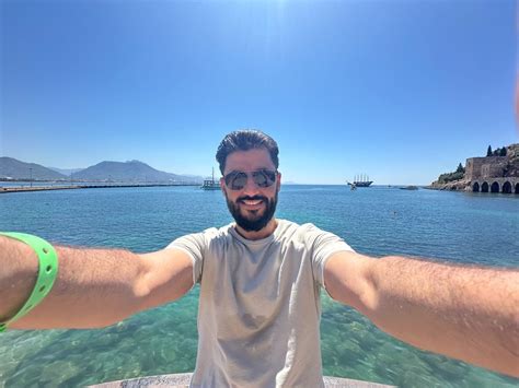 Yasser Farahi Medium