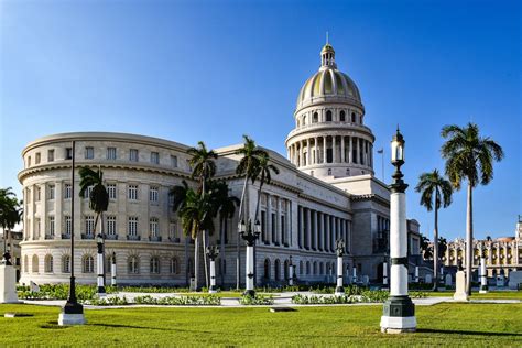 집 밖의 건축의 경치가 좋은 공공 건물 관광 국회 의사당 건물 도시 경관 도시 전경 도시 풍경 라틴 아메리카 랜드마크 맑은 날 북미 석조 건축물
