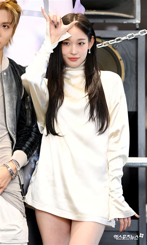 신세계 장녀 애니 올화이트룩 분위기 실화…베일 벗은 첫 재벌돌