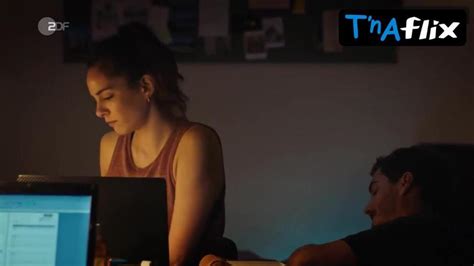 Asli Melisa Uzun Sexy Scene In Blutige Anfanger