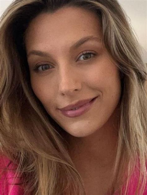Camille Cerf Premier Selfie En Famille Pour Le Nouveau N De L