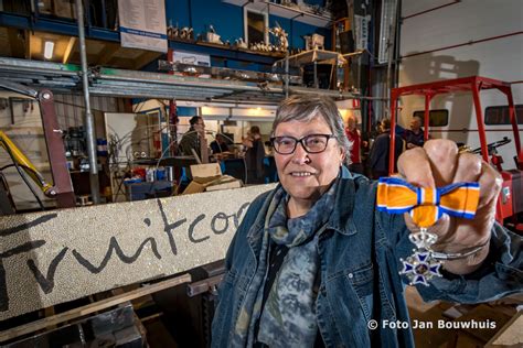 Een Lintje In Tiel In 2020 Riet Van Groenestijn De Tielenaar