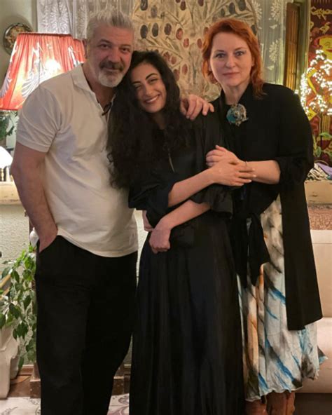 როგორ სახლში ცხოვრობს დუტა სხირტლაძე ოჯახთან ერთად ახალი ფოტოები Elnews Ge