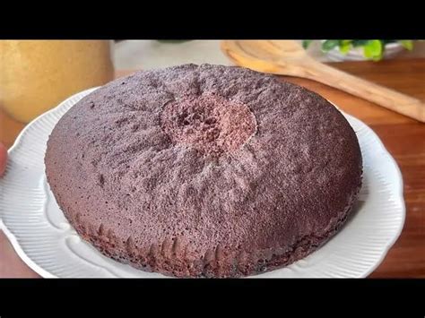 طرز تهیه لذیذترین کیک اسفنجی شکلاتی فقط در ۳ دقیقه فیلم دستور پخت کیک اسفنجی شکلاتی با پف زیاد