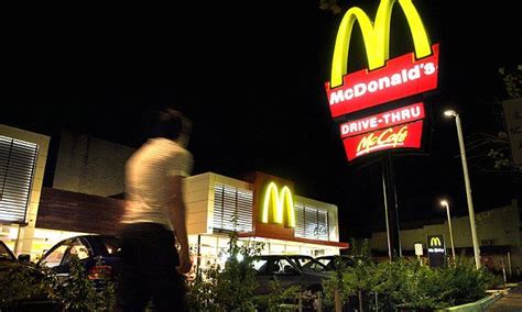 Mcdonalds Graveyard Worker Reveals What The Overnight Shift Is Like