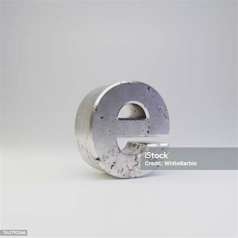 금속 문자 E 소문자입니다 3d 렌더 긁힌 녹슨 금속 글꼴 흰색 배경에 고립 0명에 대한 스톡 사진 및 기타 이미지 0명