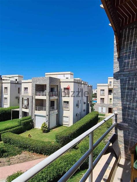 شاليه كامل التشطيب و مفروش للبيع بموقع متميز في أمواج الساحل الشمالي من