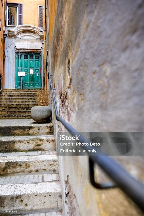 로마의 카스텔 산탄젤로 근처 비아 데이 코로나리를 따라 있는 고대 골목 0명에 대한 스톡 사진 및 기타 이미지 0명 Unesco 조직된 단체 가정 생활 Istock