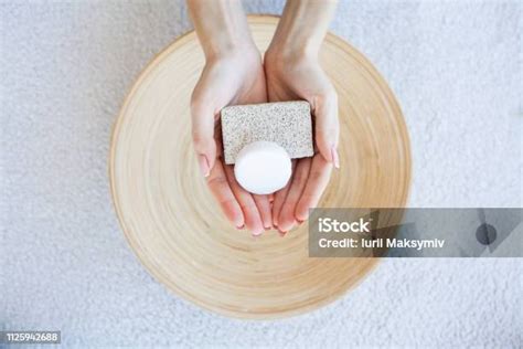 수 제 비누 테두리입니다 스파 제품입니다 건강 제품과 화장품입니다 흰색 바탕에 스파 트리 트 먼 트 비누에 대 한 일 재료 깨끗