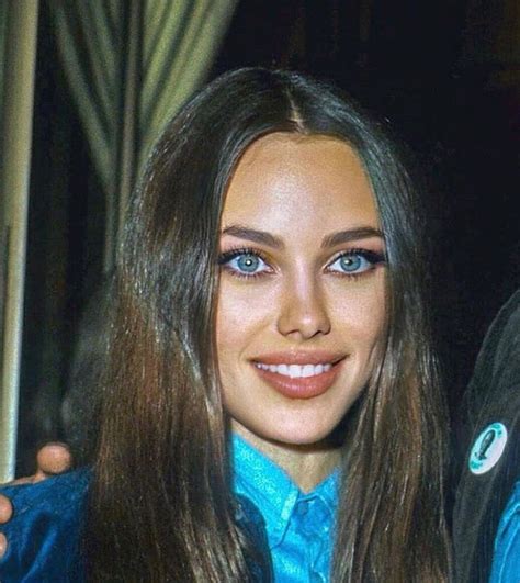 🍒 On Instagram Angelina Jolies Mother Marcheline Bertrand” Fotos