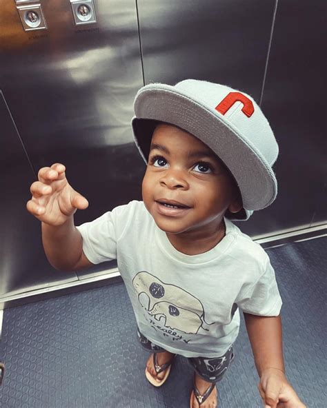 Amor Ao Dobro Para Além De óculos De Sol O Noah Adora Facebook