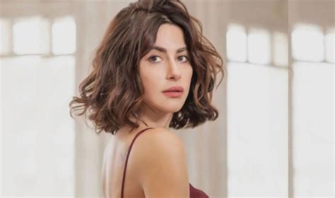 Oyuncu Nesrin Cavadzade Kaza Yaptı Son Dakika Yaşam Haberleri Cumhuriyet