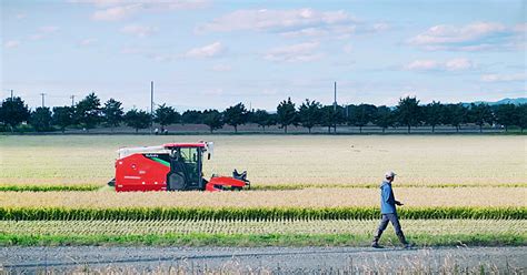 Shaping Agricultures Future Reproducing Expert Skills With Automated And Unmanned Combine