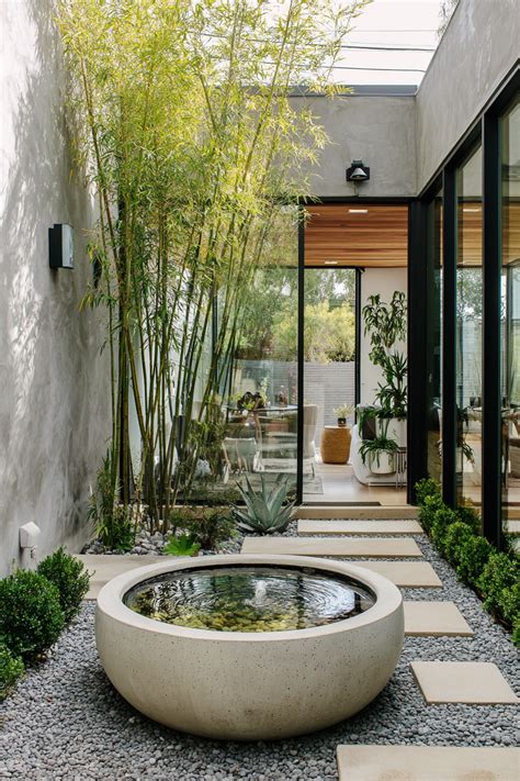 24 Minimalist Garden Designs