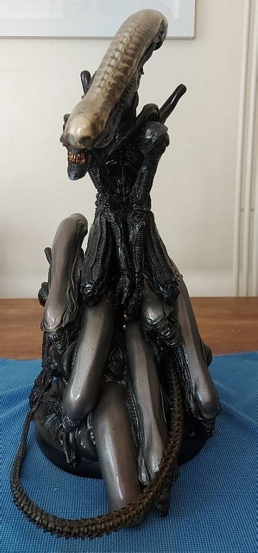 Alien Pile Statue Aliens Sideshow Collectibles Cawette Jones
