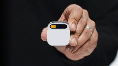 Humane Unveils Wearable AI Pin Powered By OpenAI To Replace Smartphones Startup Pakistan