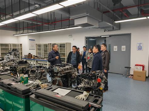 实验室处组织相关学院赴上海交通大学调研