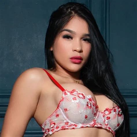 Alexis Doll visita el sex shop de Jordi y gana el desafío de encajar un consolador enorme en su