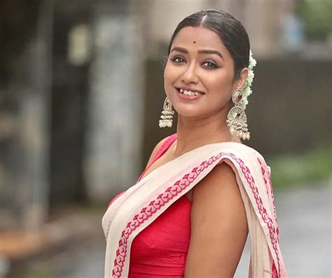 বিয়ে আরও পরে