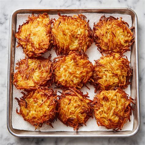 Crispy Classic Latkes With Sour Cream And Applesauce Easy And Delicious