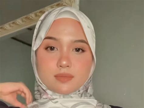 Tutorial Scarf Motif Floral Bikin Tampilan Jadi Lebih Manis Id
