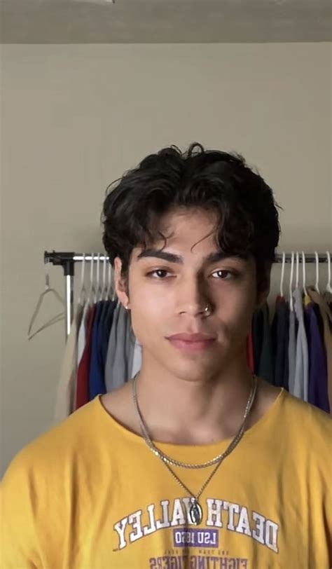 Haircuts For Rectangle Face Men