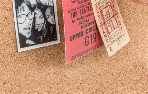 Push Pin Clips Display Photos Without Leaving Pinholes