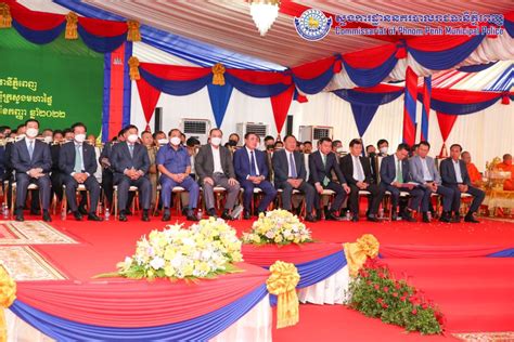 មហាសេដ្ឋីរូបណាខ្លះ បង្ហាញវត្តមានលើវេទិកា សម្ពោធអគារតម្លៃជាង