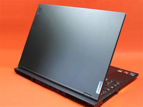 Lenovo Legion 7: Farbenfrohe LEDs im grauen Business-Gewand